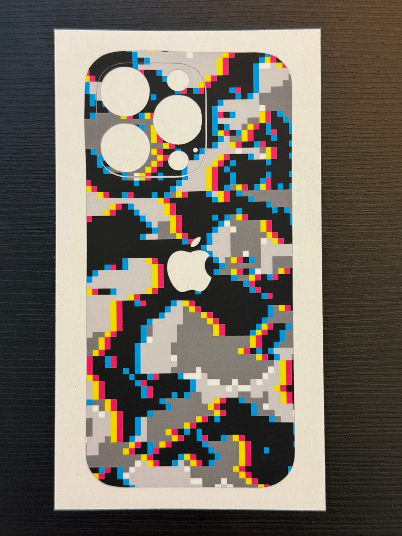 Dbrand back skin Glitch camo 14 Pro 機背貼 美國品牌, 手提電話, 電話及其他裝置配件, 手機套及手機殻 ...
