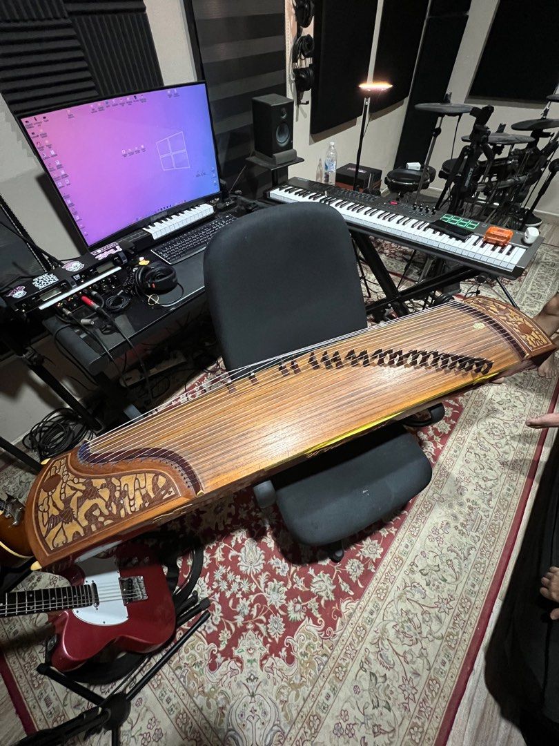 Guzheng 27 Strings, Hobbies & Toys, Music & Media, Musical Instruments ...