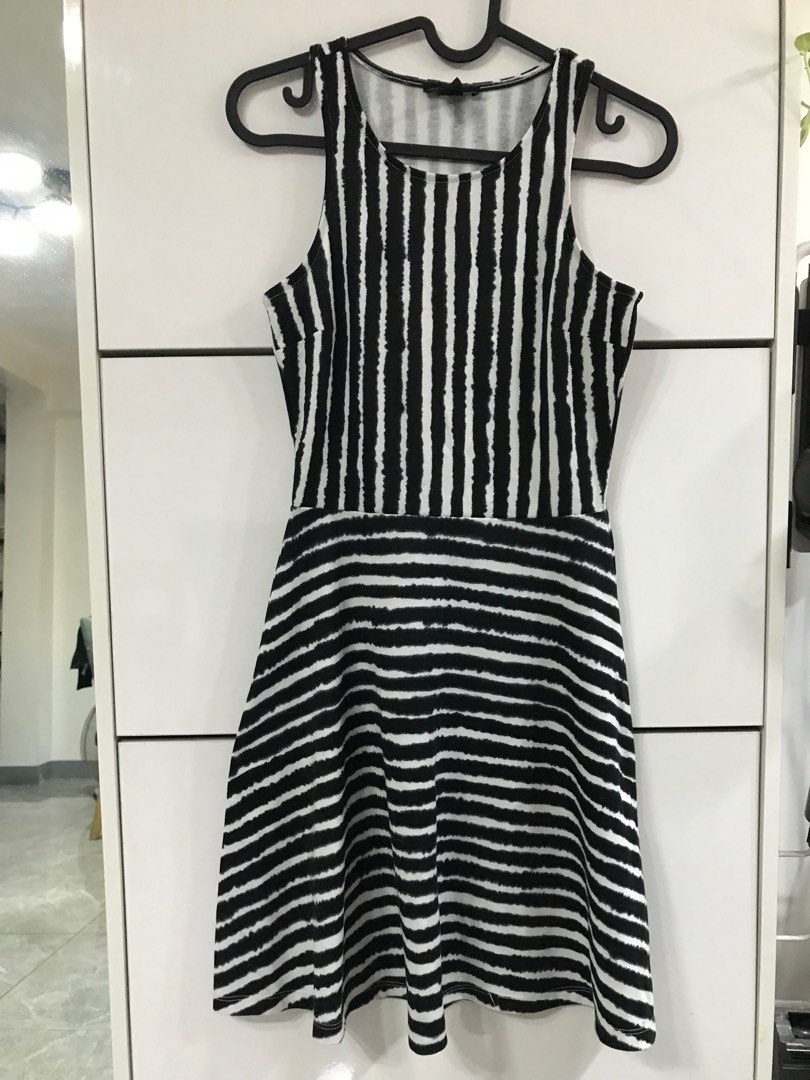 H&M semi halter dress with freebie , Women's Fashion, Dresses & Sets, Dresses on Carousell