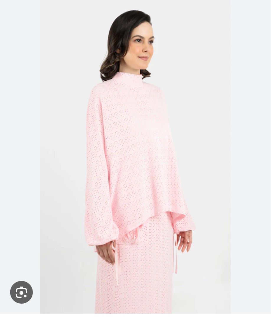LILIT comeback cut out knit pink, Women's Fashion, Muslimah Fashion ...