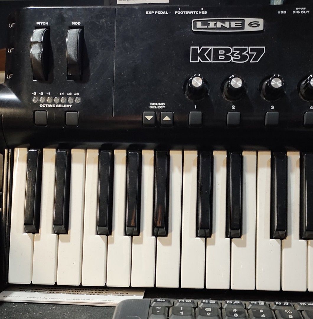 Line 6 POD Studio KB37 is a USB audio interface and MIDI controller ...