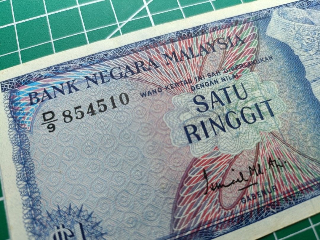 Malaysia old Banknote RM1 Second Series. Wang Lama RM1 Siri Ke 2. Minor ...
