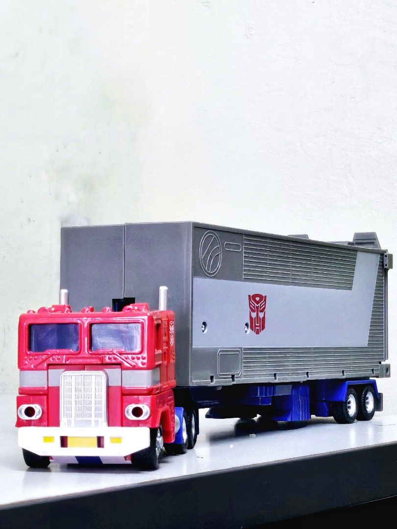 Optimus Prime 40th Anniversary Reissue, Hobbies & Toys, Toys & Games on ...