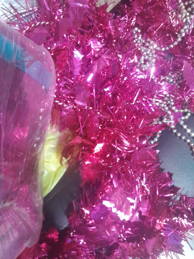 📍PINK GARLAND 📍FROM UK ITEMS🤗 📍NEW CONDITION PA 📍BALI 2 SETS PO ETO 📍 ...