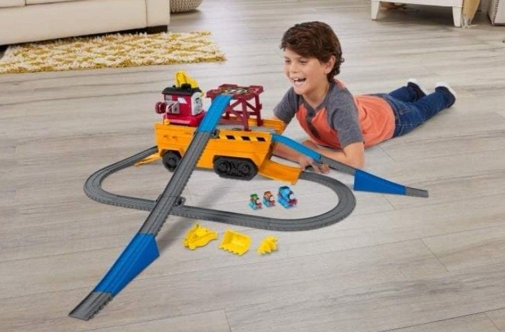 Thomas the tank engine (4 sets + extra tracks) see individual images ...