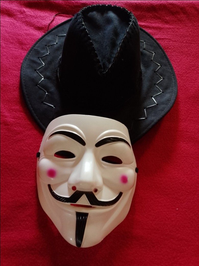 V for Vendetta Guy Fawkes mask, hat and robe, Looking For on Carousell
