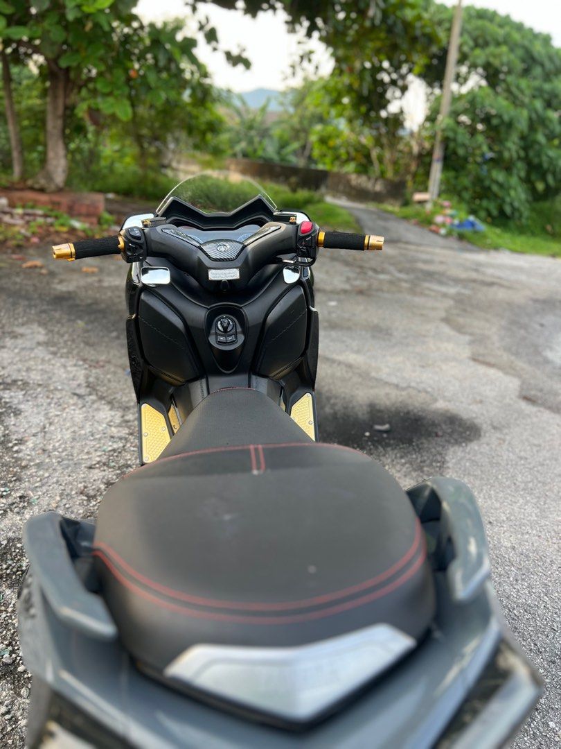 Yamaha Xmax 2022 grey, Motorbikes on Carousell