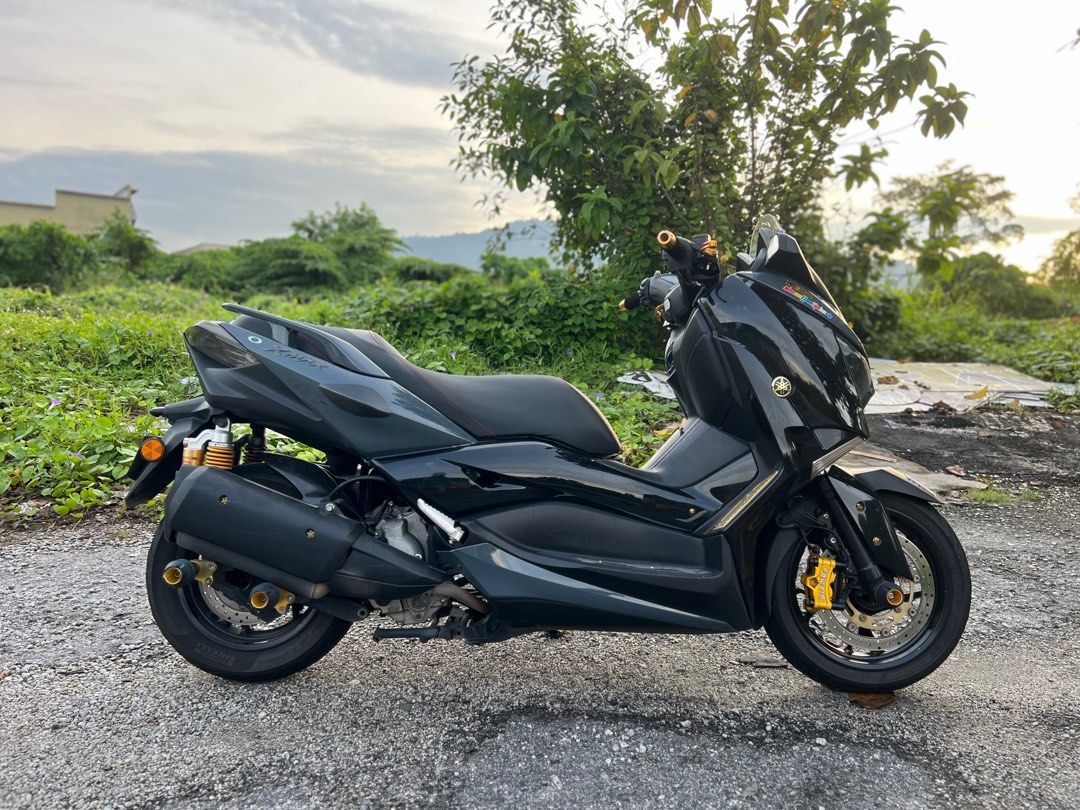 Yamaha Xmax 2022 grey, Motorbikes on Carousell
