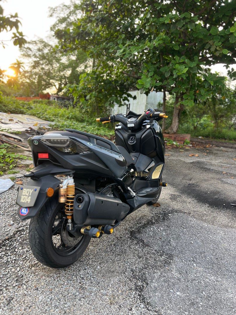 Yamaha Xmax 2022 grey, Motorbikes on Carousell