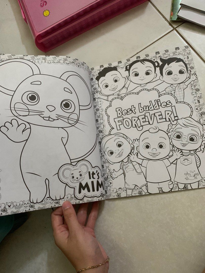 Buku Mewarnai Anak Cocomelon with Bubble Stickers, Buku & Alat Tulis ...