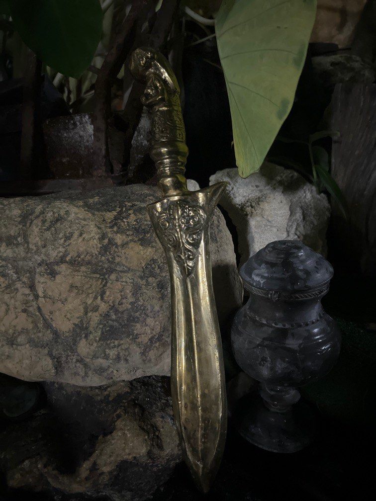 Kadga Antik Salutan Keemasan Kuno Plus Bonus Temuan Logam Kuno, Hobbies ...