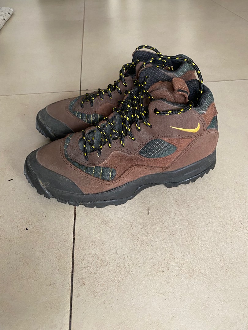 Nike ACG Hiking Boots in Brown and Black, Women's Fashion, Footwear ...
