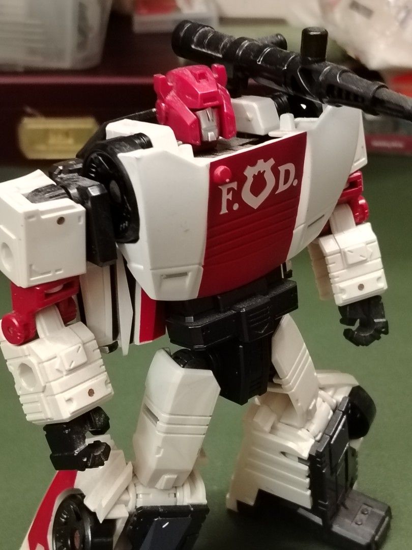 Transformers wfc oversize red alert, Hobbies & Toys, Toys & Games on ...