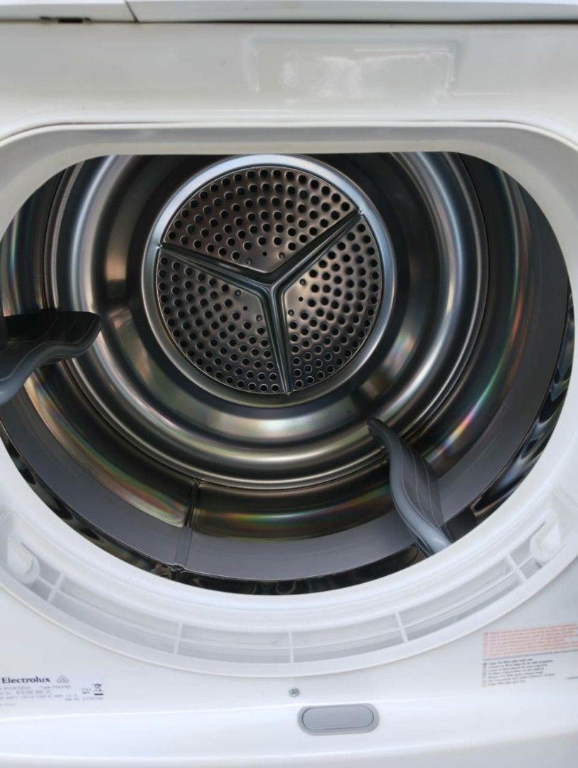 Used Electrolux condenser clothes dryer 7.0kg, pengering baju drying ...
