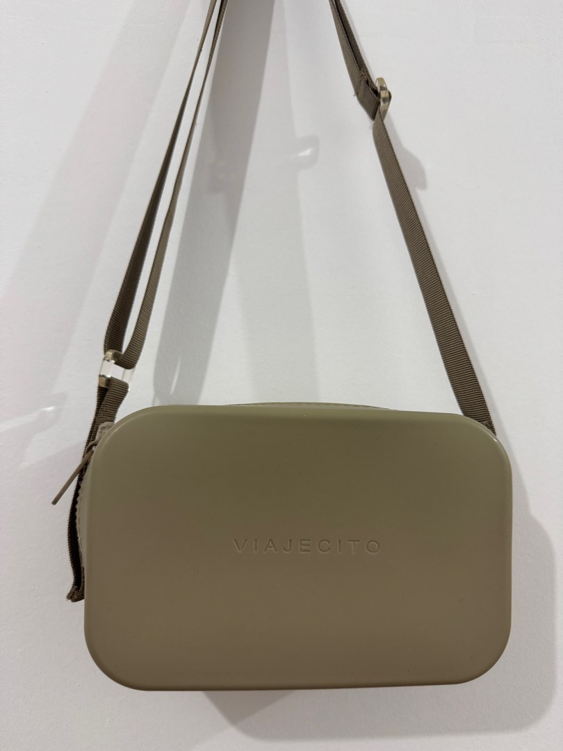 Viajecito Fog Classic with Skinny Strap, Women's Fashion, Bags ...