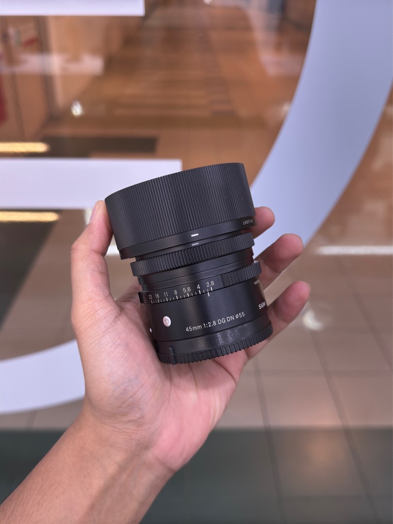45mm f2.8 Sigma FE Sony, Photography, Lens & Kits on Carousell