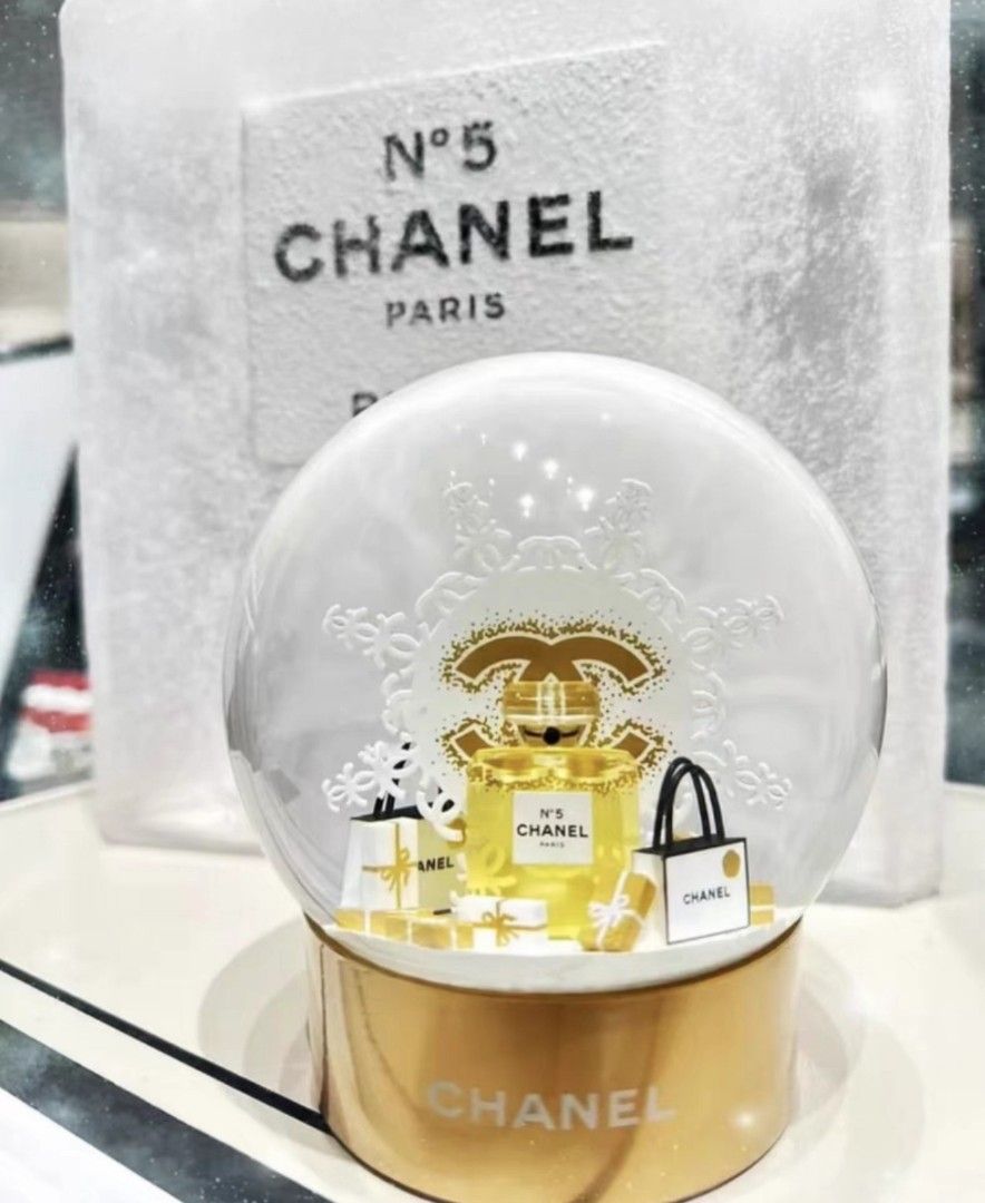 chanel globe