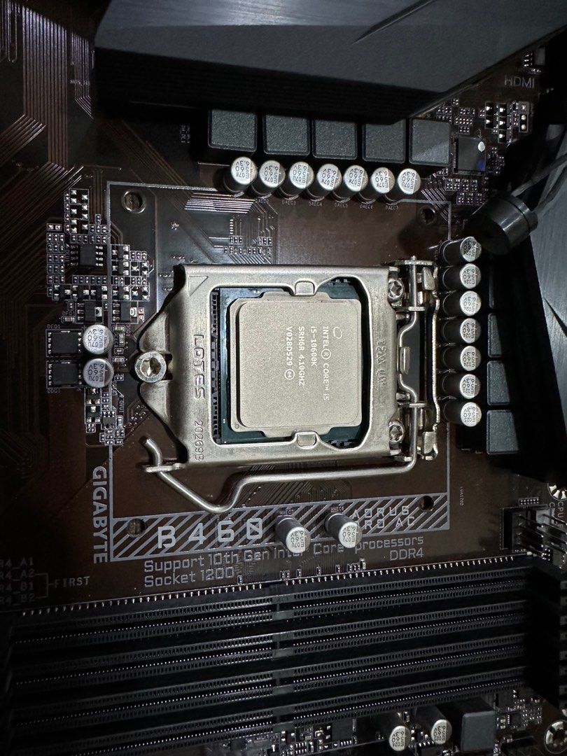 Intel i5 10600k , b460 Aorus pro ac , hyperx fury 32gb ddr4, cooler ...