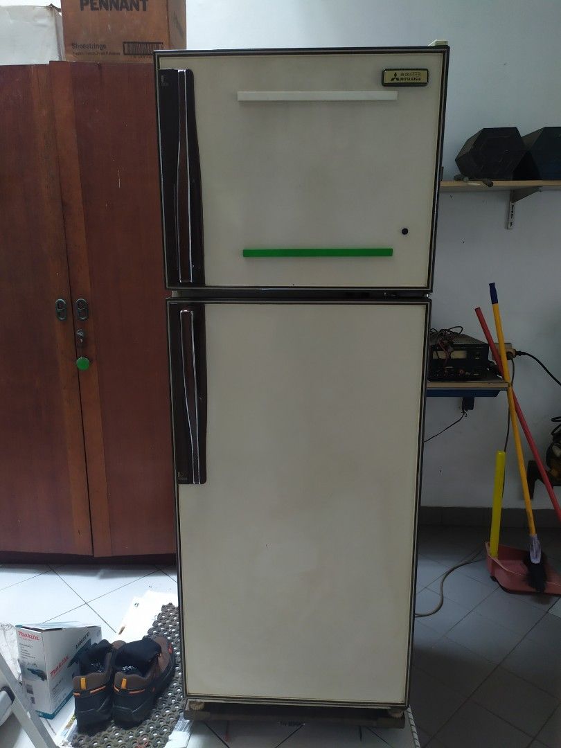 Di jual Kulkas 2 Pintu merek Mitsubishi japan, Elektronik, Lainnya di ...