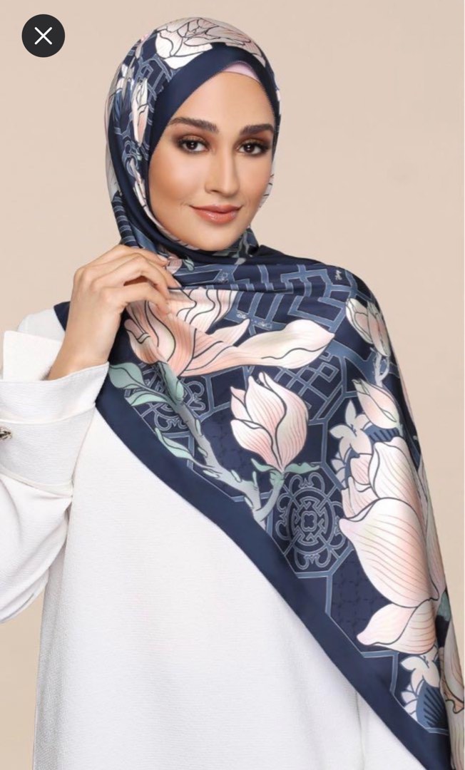 Duck x disney mulan shawl in Legacy, Women's Fashion, Muslimah Fashion ...