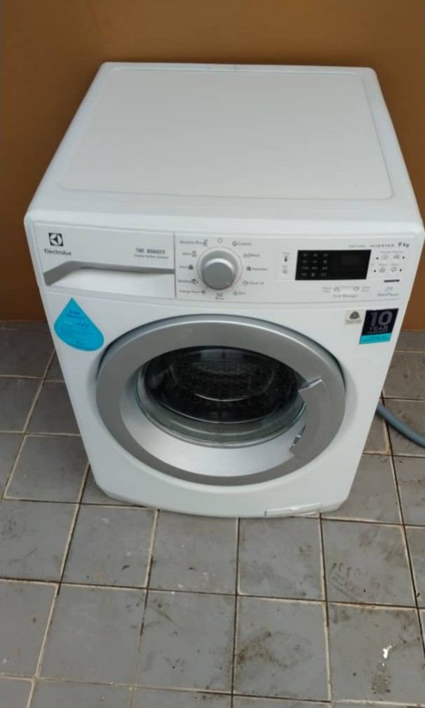 Electrolux inverter front load hot washer 9kg condition terbaik like a ...