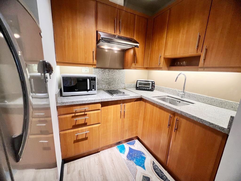 Fairways Tower BGC South executive studio unit 41sqm for sale or for ...