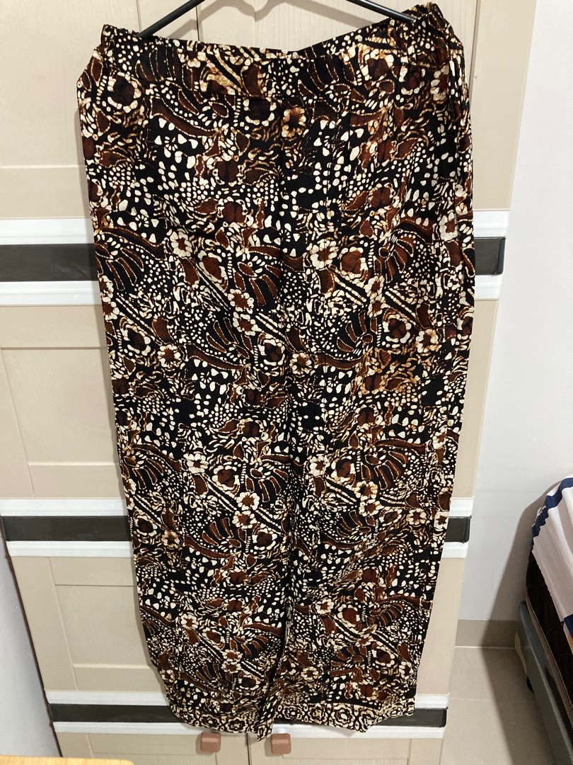 Kebaya bawahan batik, Fesyen Wanita, Pakaian Wanita, Gaun & Rok di Carousell