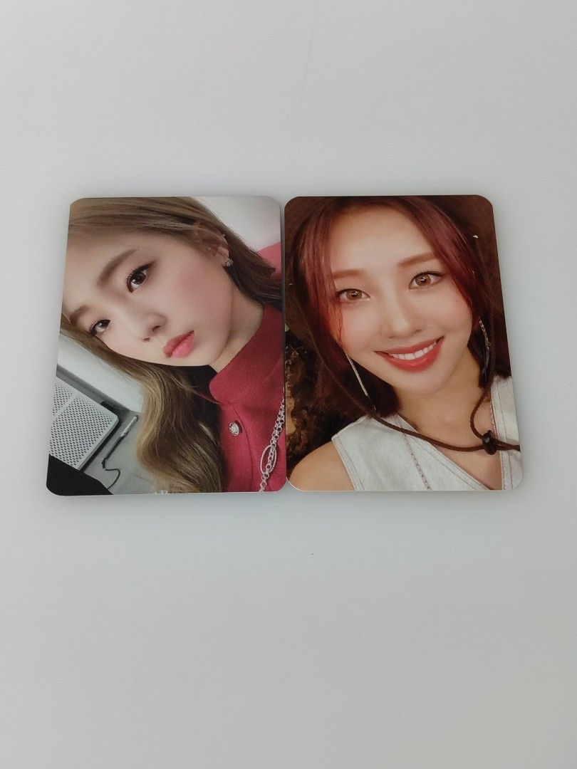 LOONA Yeojin & Yves Photocard, Hobbies & Toys, Collectibles & Memorabilia, K-Wave on Carousell