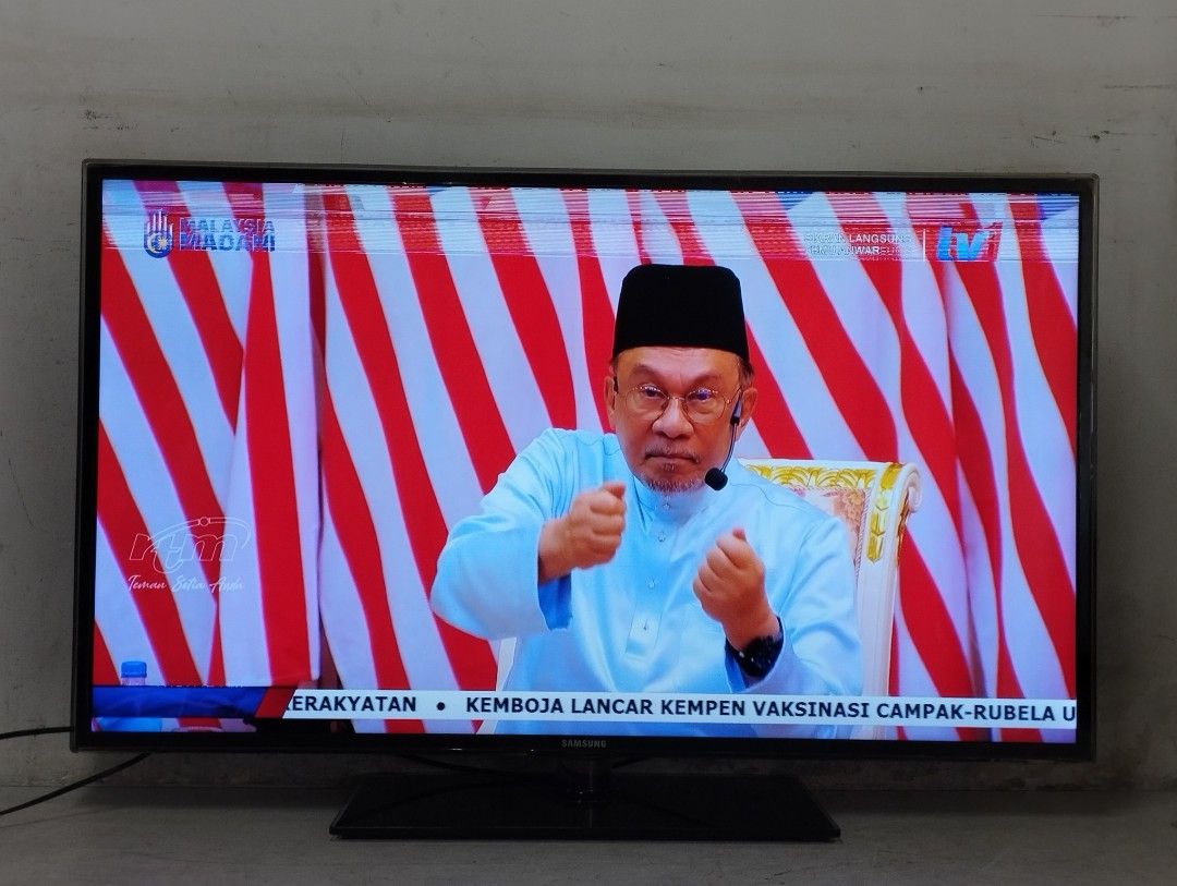 Samsung 46" Full HD LED TV model UA46D6600 Not Smart TV (Screen top ...