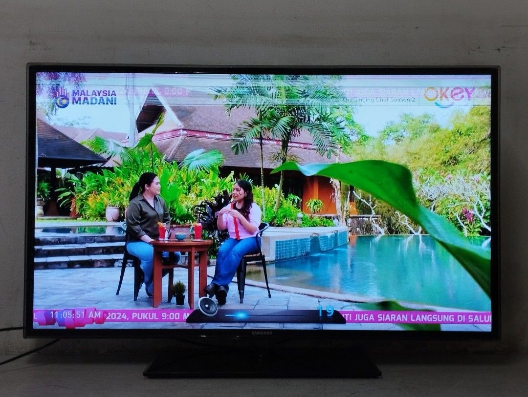 Samsung 46" Full HD LED TV model UA46D6600 Not Smart TV (Screen top ...