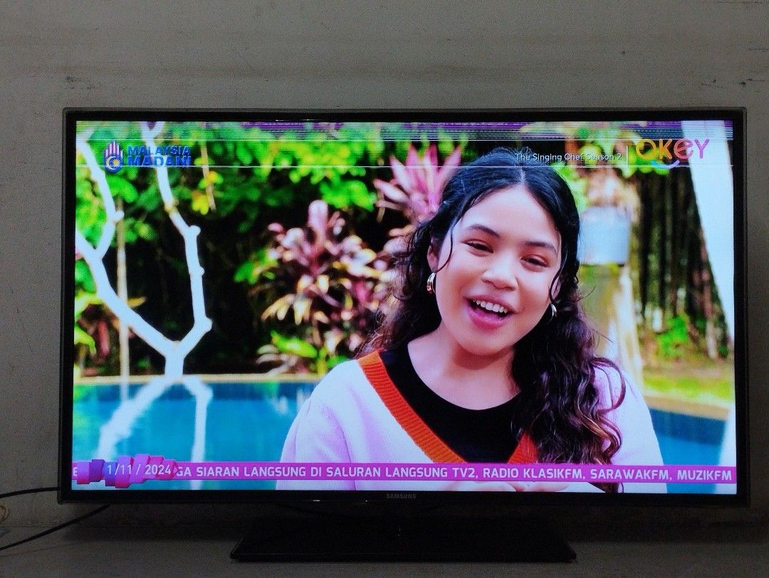 Samsung 46" Full HD LED TV model UA46D6600 Not Smart TV (Screen top ...
