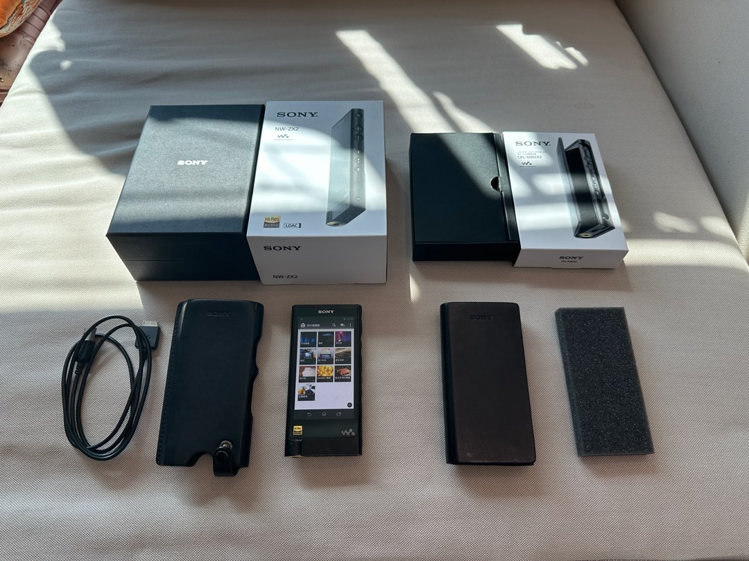 Sony Walkman NW ZX2 128Gb 連 200gb micro SD 全新原裝皮套 Portable Music Player ...