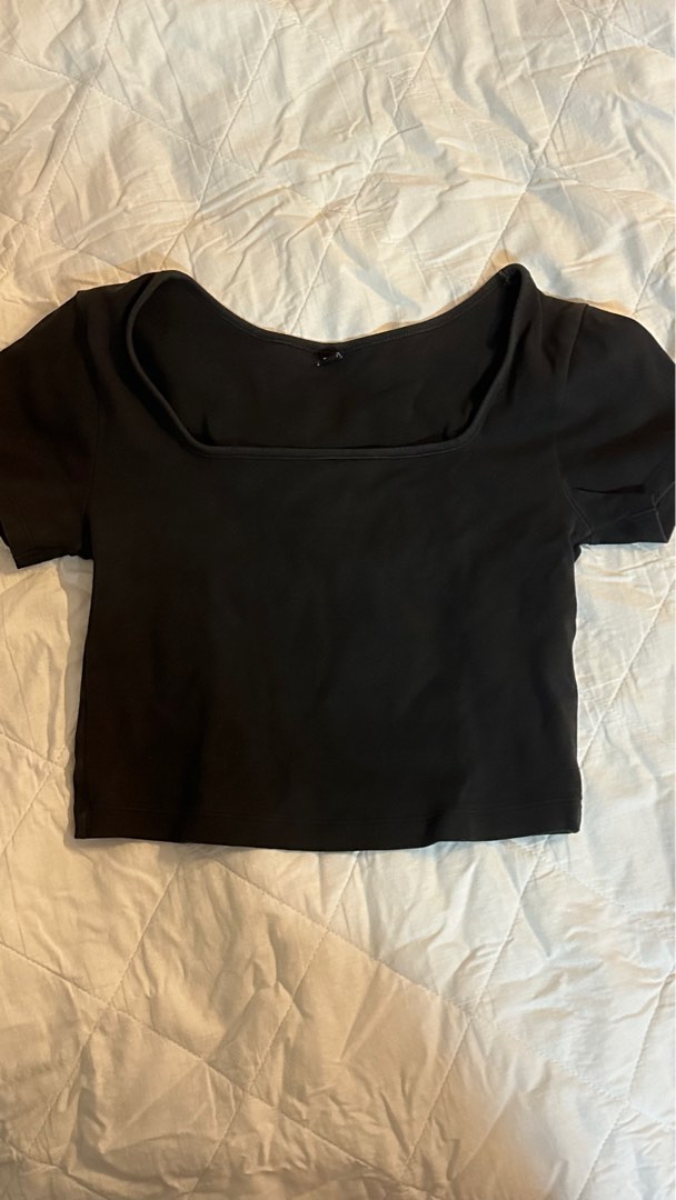 Uniqlo Cropped Box cut Top, Women's Fashion, Tops, Blouses on Carousell