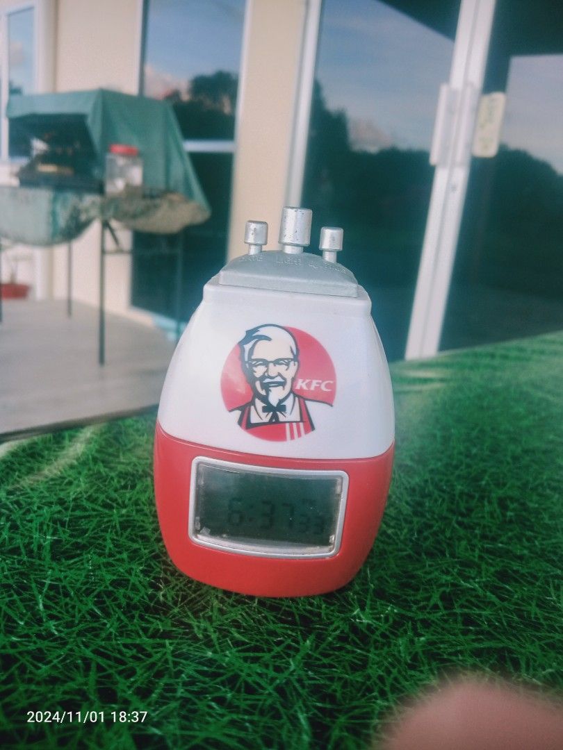 Vintage KFC Alarm Clock, Hobbies & Toys, Collectibles & Memorabilia ...