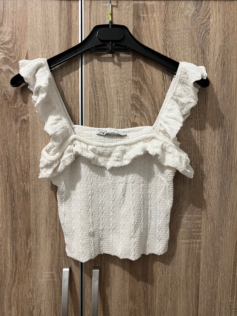Zara White Ruffled Knitted Top, Women's Fashion, Tops, Sleeveless on ...