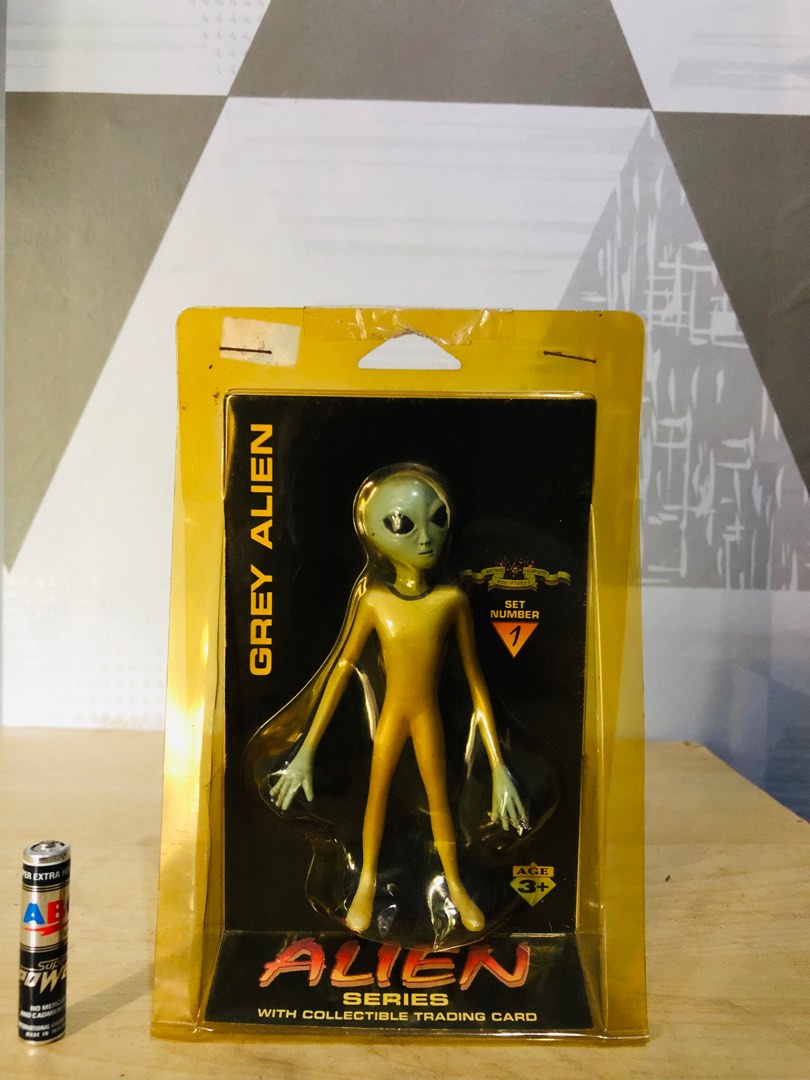 Action Figure alien series shadowbox collectibles trading card vintage ...