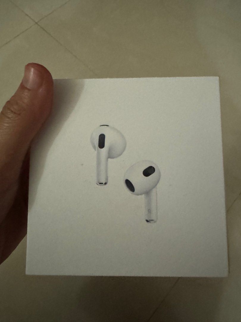 Airpod 3rd gen lightning charging case, Audio, Earphones on Carousell