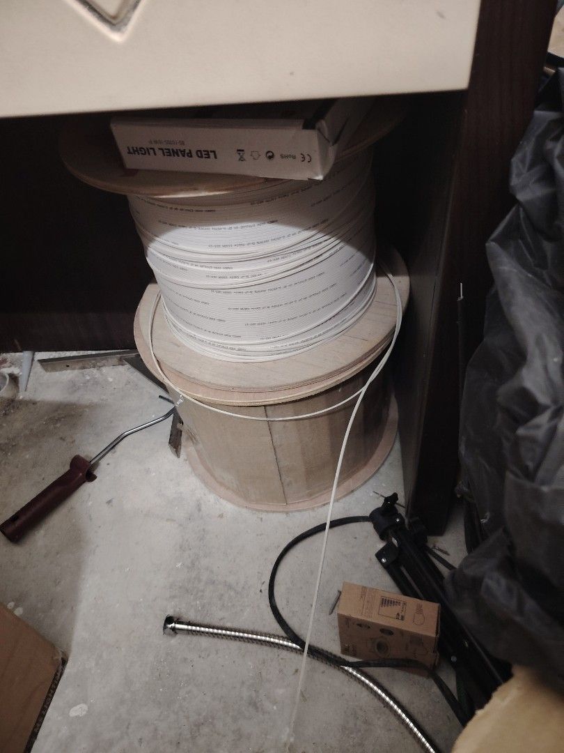 Cable fiber putih, TV & Home Appliances, Other Home Appliances on Carousell