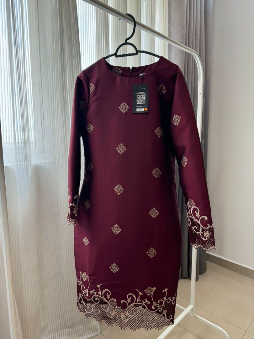 Dayang Kurung in Burgandy, Women's Fashion, Muslimah Fashion, Baju ...