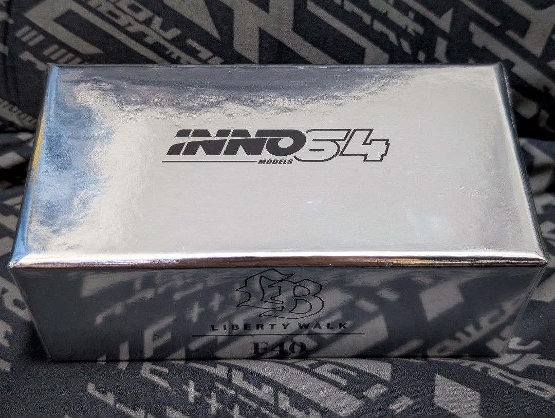 Inno64 Liberty Walk LBWK Ferrari F40 Chrome Silver CHASE CAR Hobby Expo ...