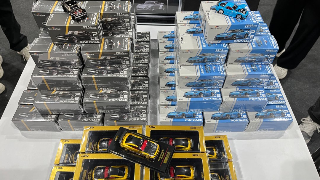 Inno64 Nissan gtr r35 gold (exclusive edition) combo, Hobbies & Toys ...