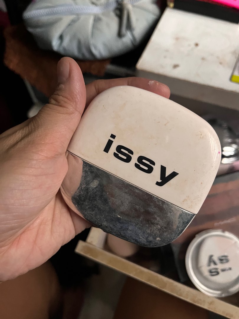 Issy and co powder foundation, Beauty & Personal Care, Face, Makeup on ...