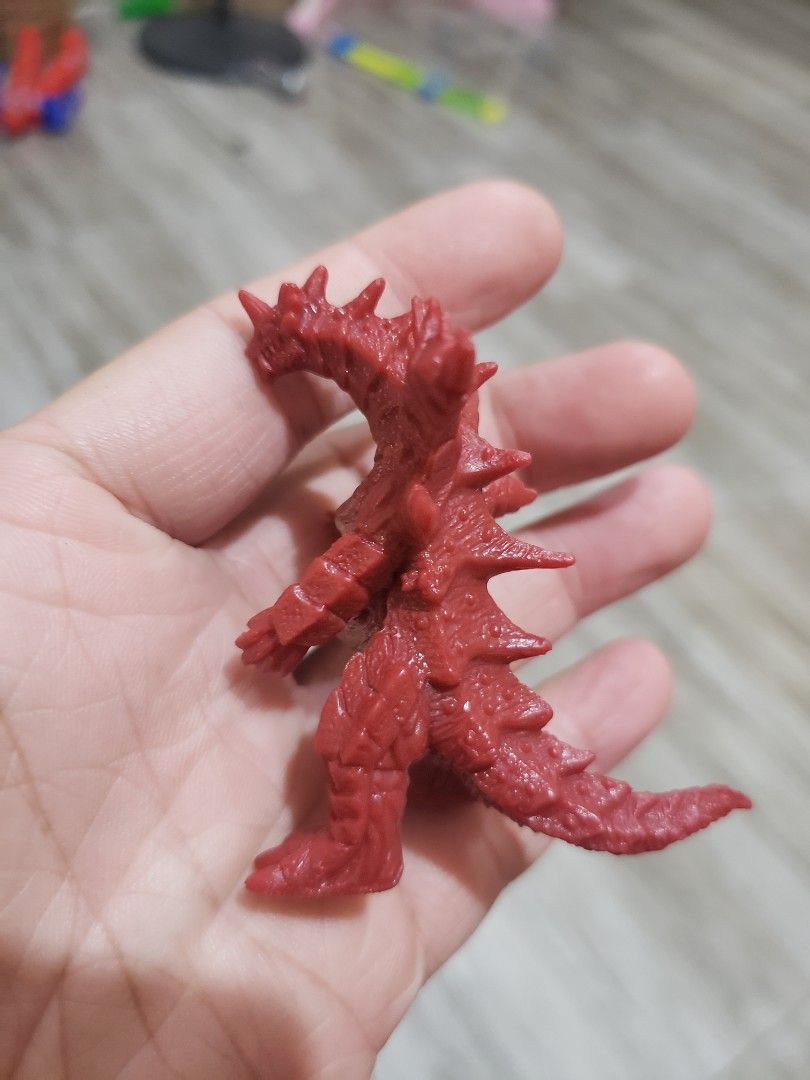JUALAN ACTION FIGURE FIGUR MONSTER ULTRAMEN ULTRAMAN MERAH RED KARET ...