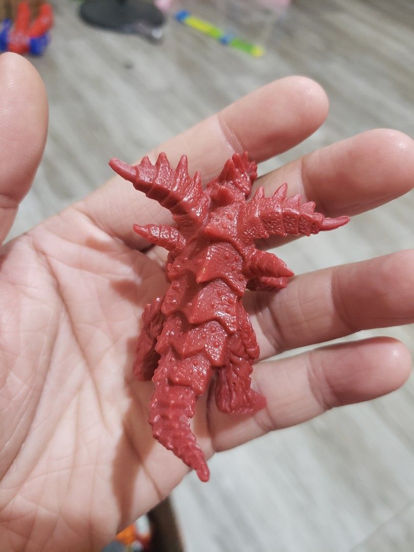 JUALAN ACTION FIGURE FIGUR MONSTER ULTRAMEN ULTRAMAN MERAH RED KARET ...