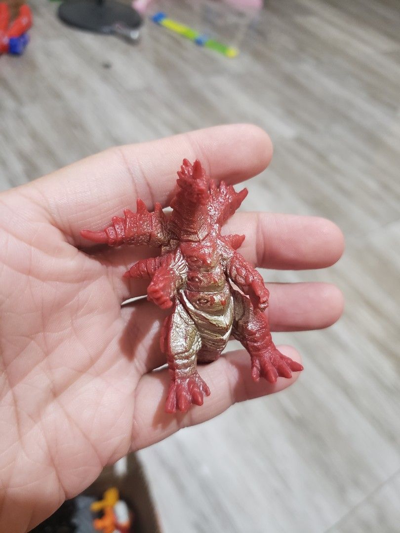 JUALAN ACTION FIGURE FIGUR MONSTER ULTRAMEN ULTRAMAN MERAH RED KARET ...