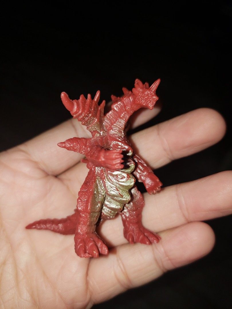 JUALAN ACTION FIGURE FIGUR MONSTER ULTRAMEN ULTRAMAN MERAH RED KARET ...