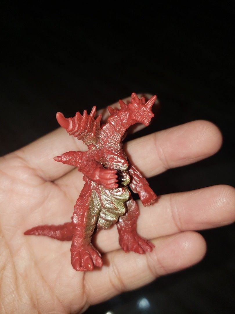 JUALAN ACTION FIGURE FIGUR MONSTER ULTRAMEN ULTRAMAN MERAH RED KARET ...