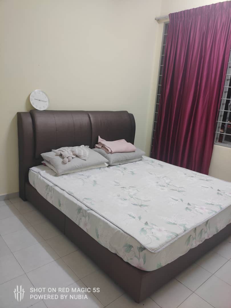 Katil King dan tilam, Furniture & Home Living, Furniture, Bed Frames ...