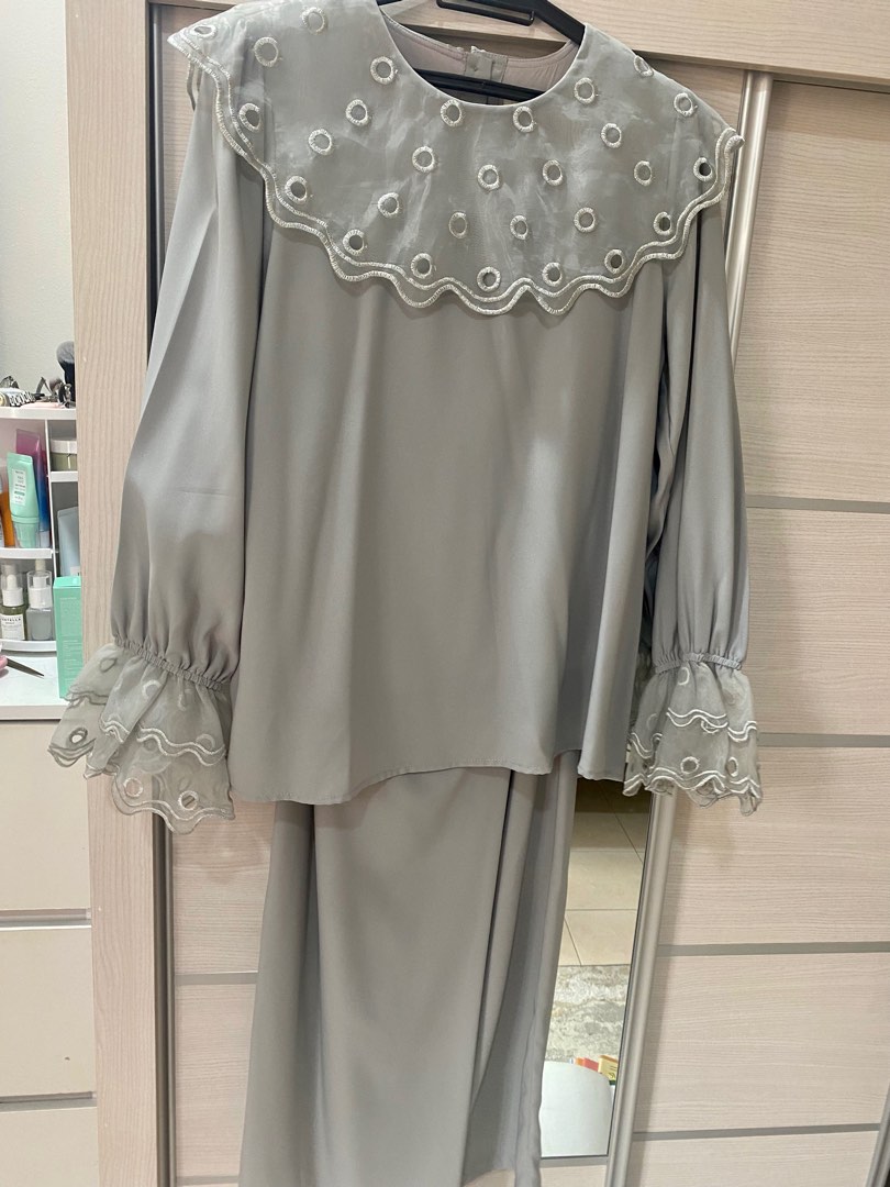 Petit Moi Ines kurung, Women's Fashion, Muslimah Fashion, Baju Kurung ...
