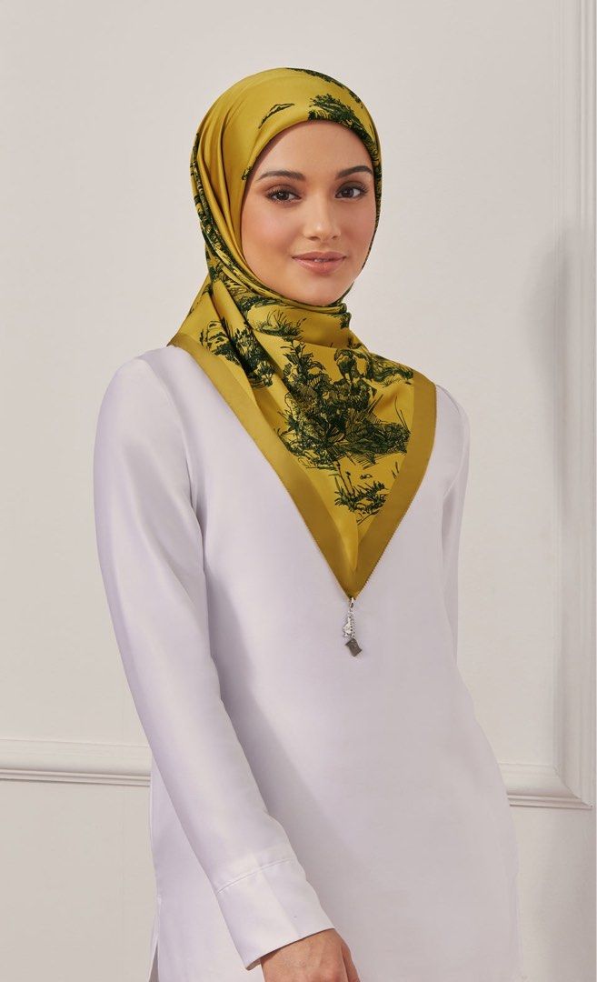 The Malaysia dUCk Square Scarf in Teh Tarik, Women's Fashion, Muslimah ...